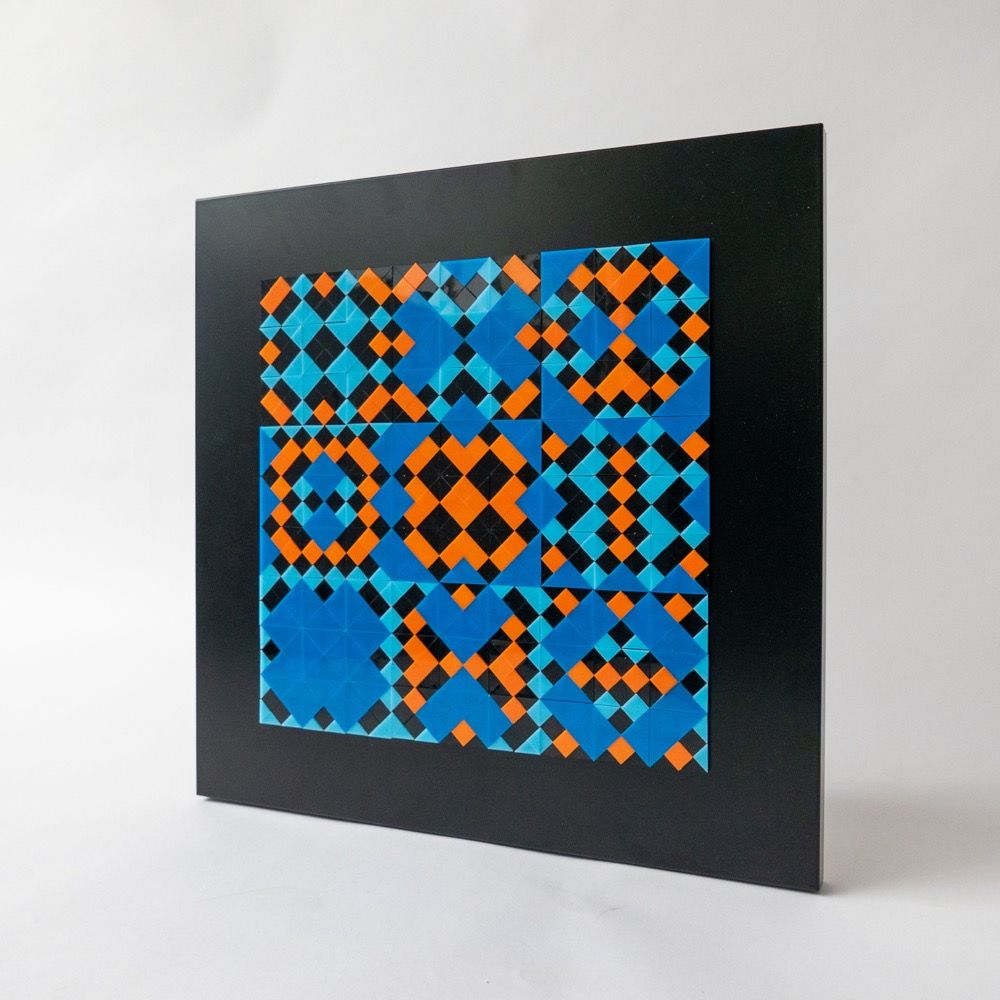 Diagonal by Adriano Attus - Spinzi